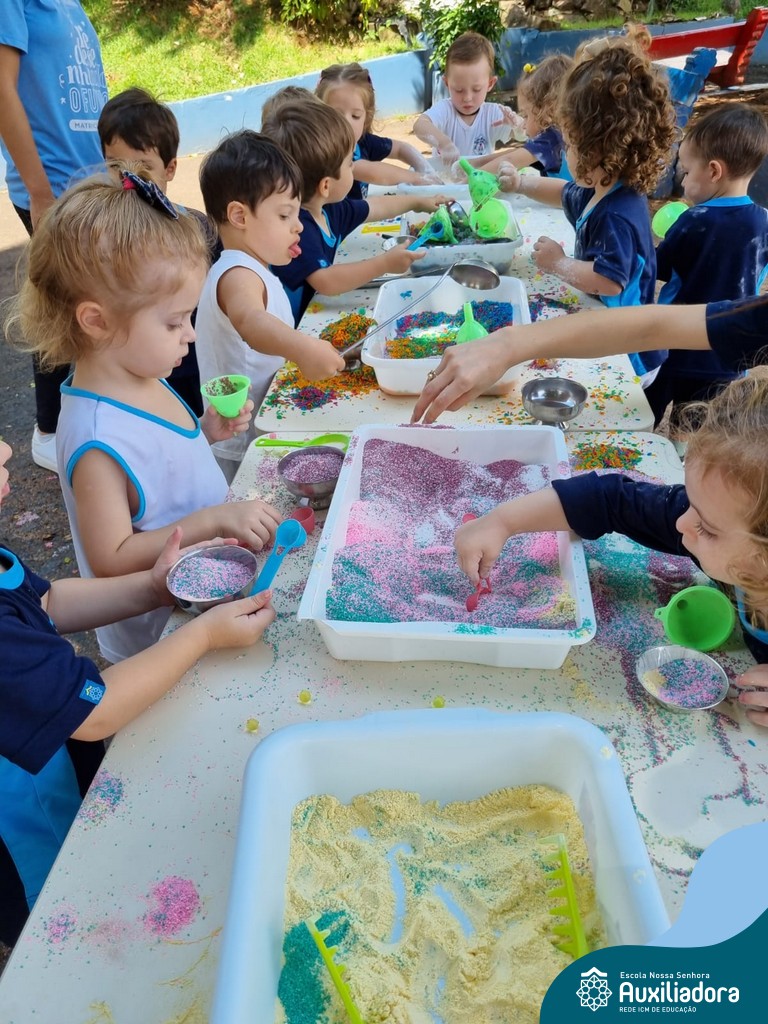 BANDEJAS DE EXPERIMENTAÇÃO - MATERNAL 1 - Escola Nossa Senhora Auxiliadora